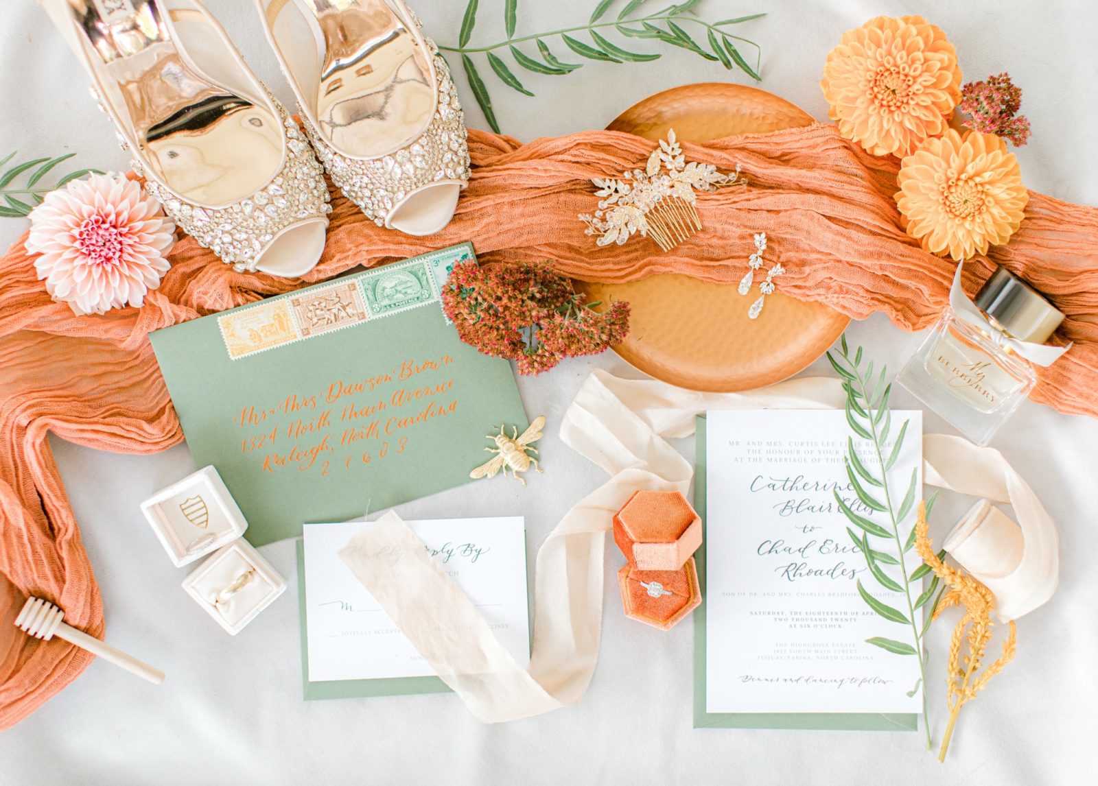 Your Guide To A Wedding Flat Lay - allthedaintydetails.com