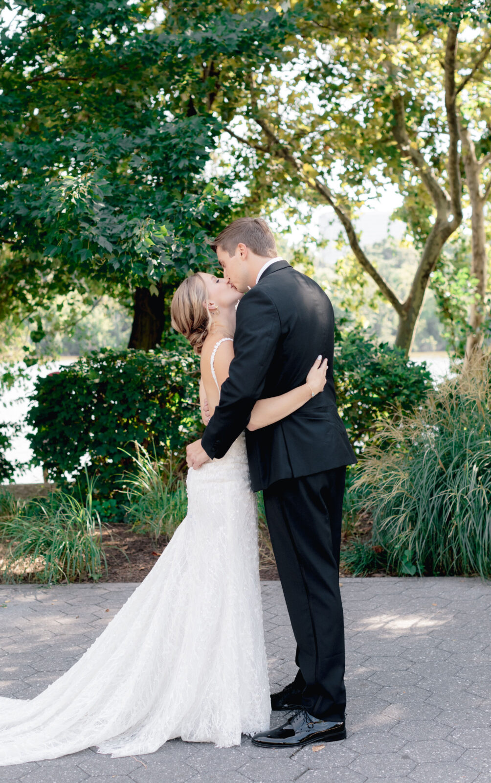 First Look vs No First Look: The Pros and Cons