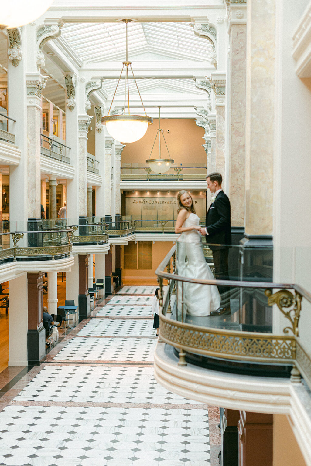 Sophisticated Smithsonian Museum Wedding in DC | Samantha & Carey